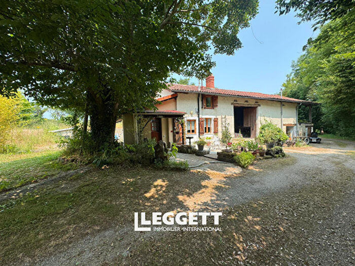 Maison à vendre - Chabanais - 8 pièces - 3 chambres