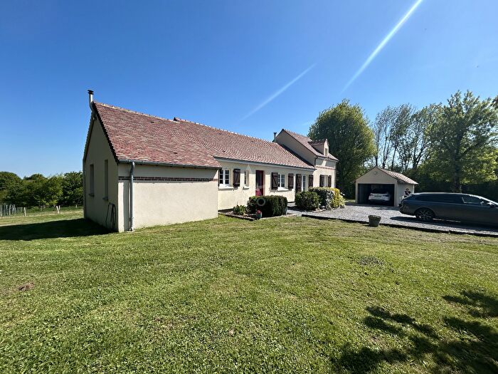 Saint-Jean-de-la-Forêt : Maison 4 pièces à vendre