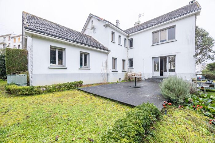 Maison à vendre - Saint-Sébastien-sur-Loire, Ouest - 11 pièces - 7 chambres