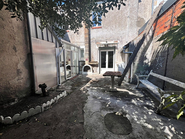 Maison 5 pièces à Saint-Denis-de-l'Hôtel, à vendre