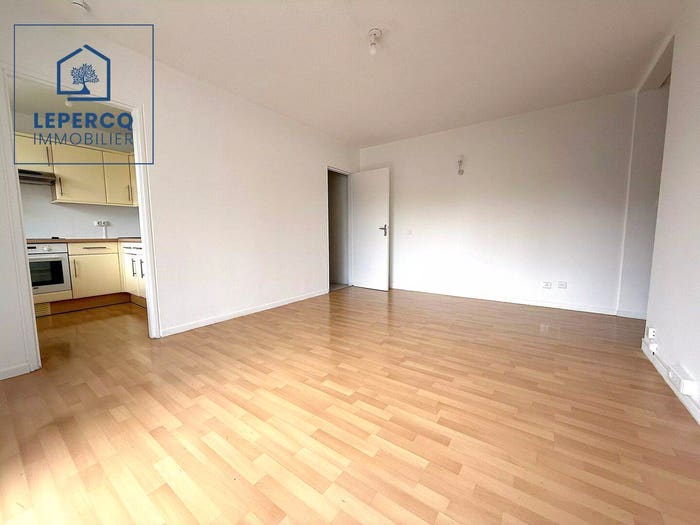 Centre Ville, Crépy-en-Valois : Appartement 1 pièce à louer
