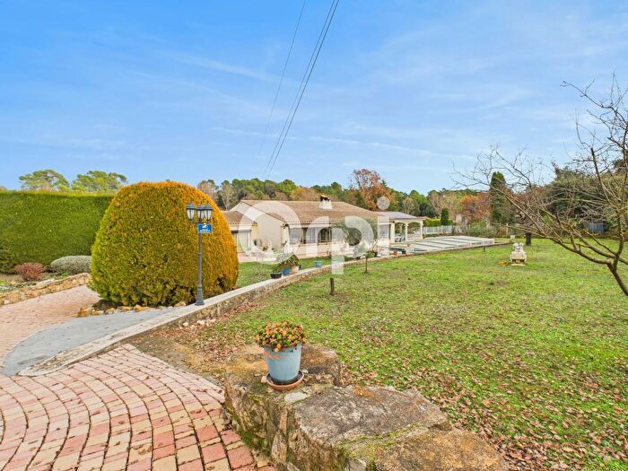 Maison à vendre - Montauroux - 9 pièces - 6 chambres