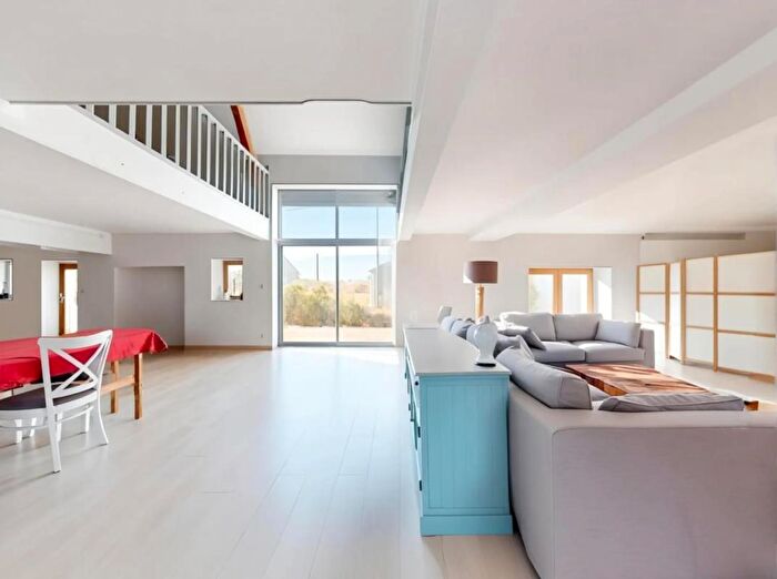 Maison à vendre - Lapeyrouse - 7 pièces - 5 chambres