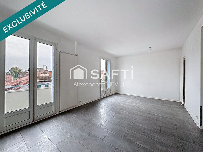 Appartement à vendre - Vichy, Les Graves - 4 pièces - 3 chambres