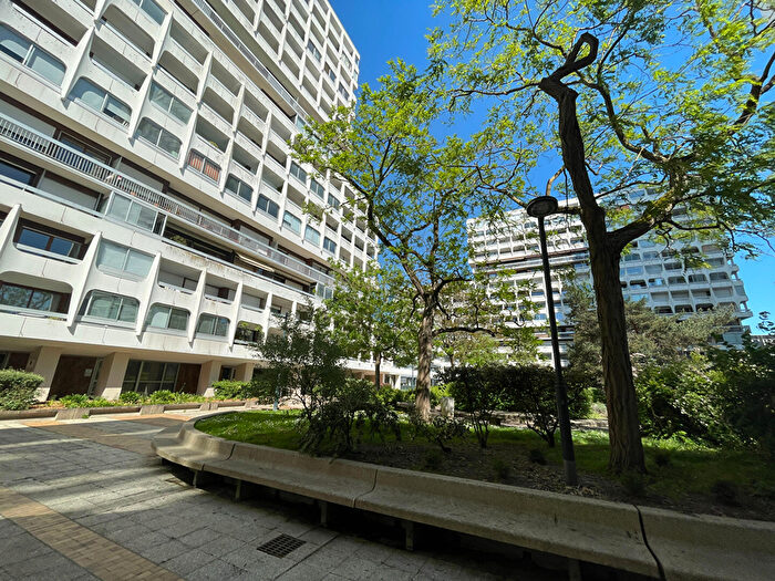 Appartement à vendre - Quartiers Centre, Colombier - 5 pièces - 3 chambres