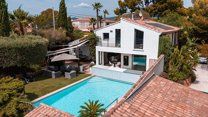 Sanary-sur-Mer, La Cride, Beau Cours : Maison 7 pièces à vendre