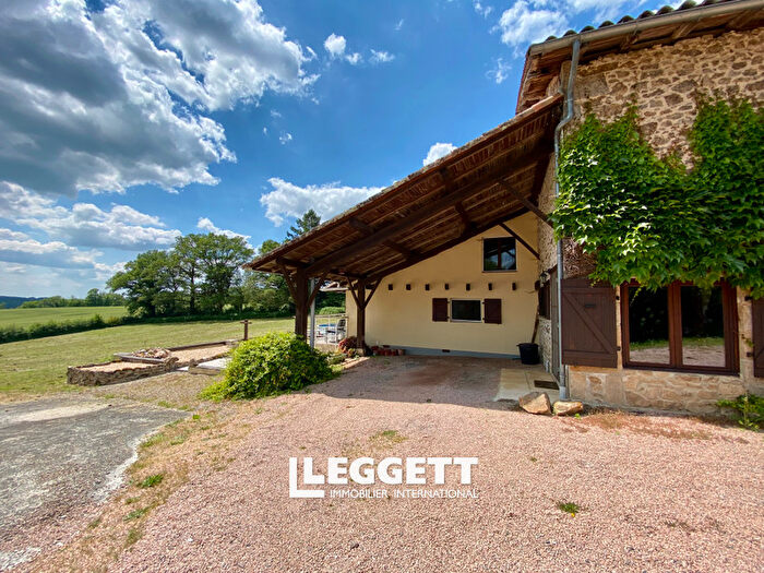 Maison à vendre - Les Salles-Lavauguyon - 5 pièces - 3 chambres