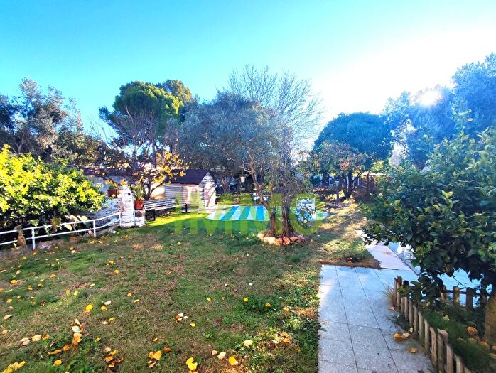 Maison à vendre - Balaruc-le-Vieux - 5 pièces - 4 chambres