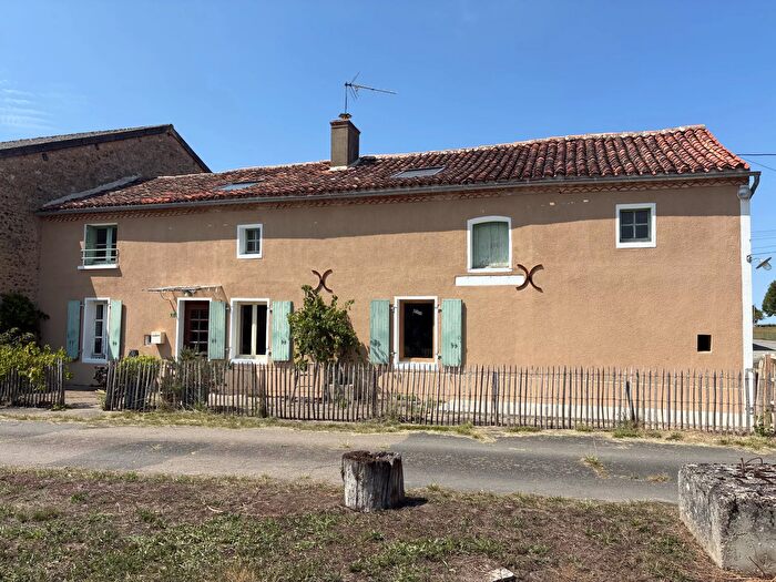 Lathus-Saint-Rémy : Maison 4 pièces à vendre