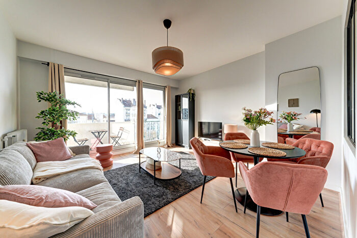 Appartement à louer - Villeurbanne, Perrallière - 5 pièces - 4 chambres