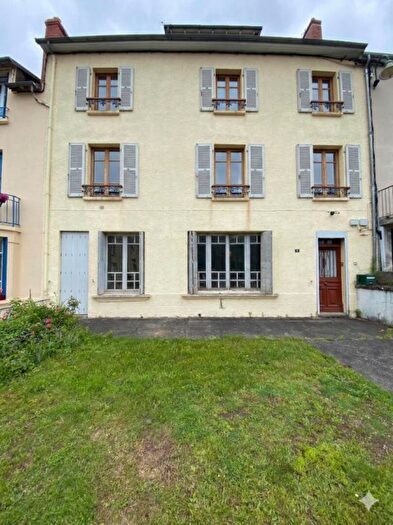 Maison 15 pièces à Giat, à vendre