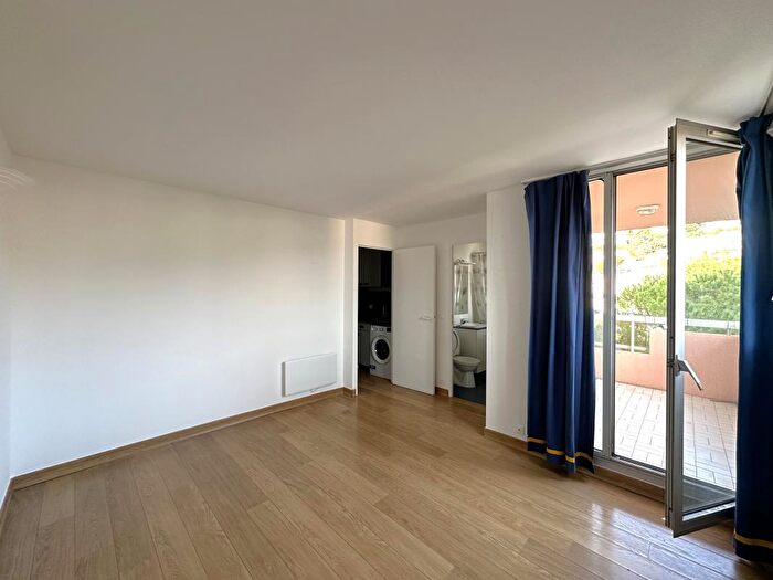 Appartement à louer - Roquebrune-Cap-Martin, Carnolès, Gare, Cap Azur - 1 pièce