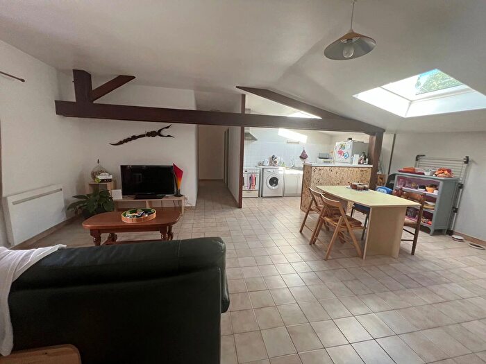 Appartement 3 pièces à Lussac-les-Châteaux, à louer