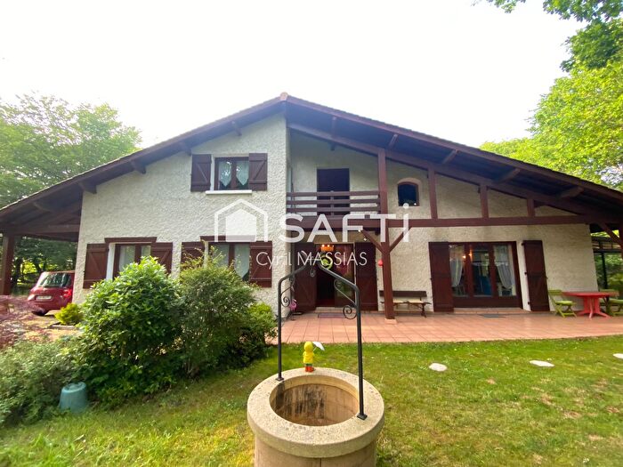 Maison à vendre - Saint-Aubin-de-Médoc - 8 pièces - 5 chambres