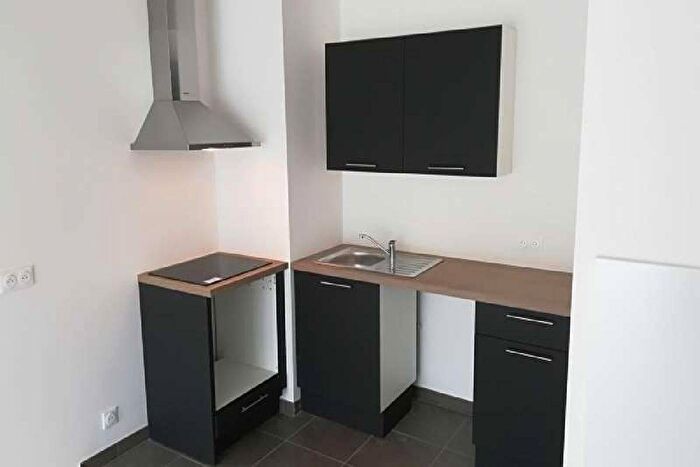 Saint-Léger-du-Bourg-Denis : Appartement à louer