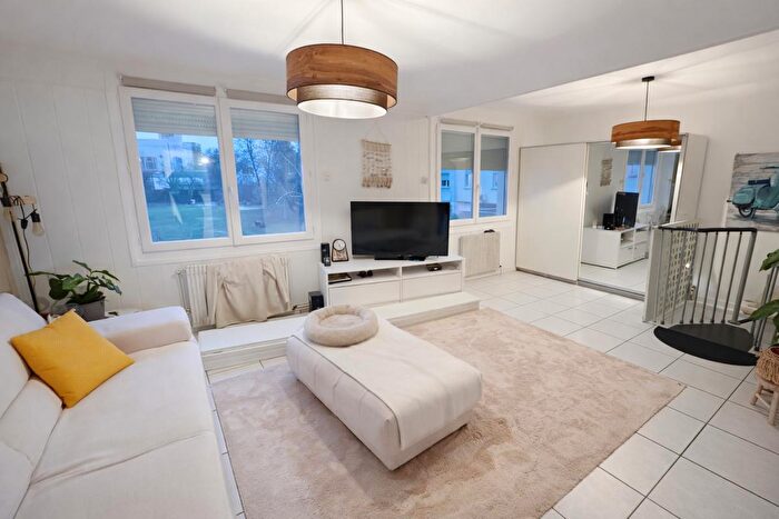 Maison à vendre - Bon-Encontre - 4 pièces - 3 chambres