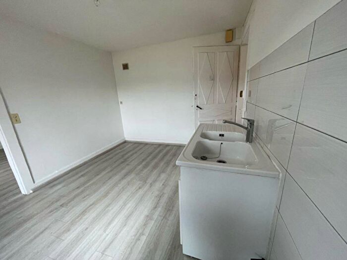 Les Fins : Appartement 2 pièces à louer
