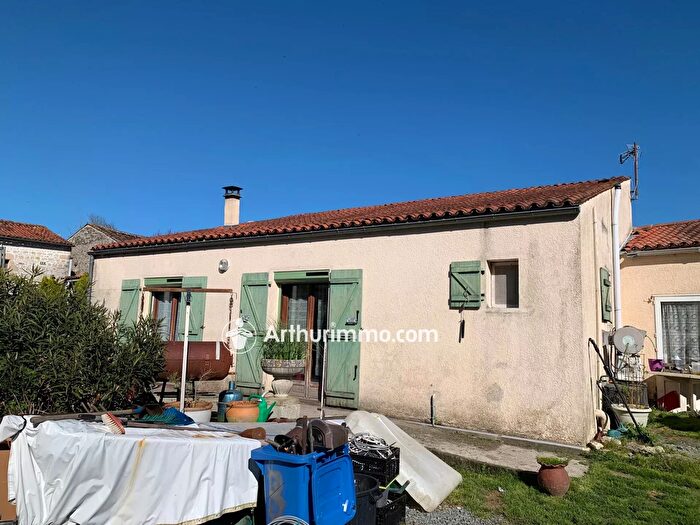Maison 4 pièces à Nuaillé-sur-Boutonne, à vendre
