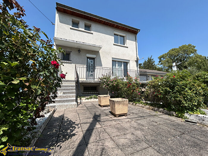 Maison 5 pièces à vendre à Puy-Guillaume