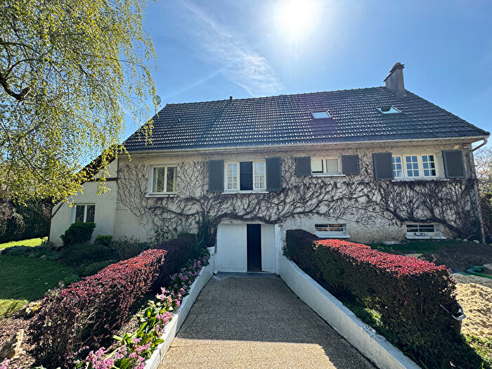 Maison à vendre - Montfort-lAmaury - 6 pièces - 4 chambres