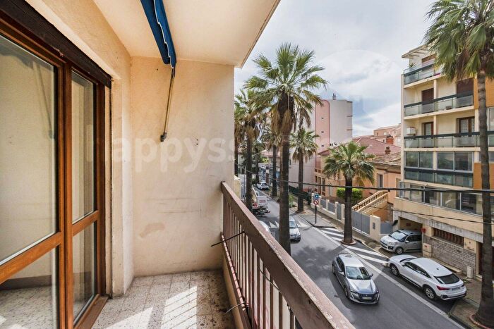 Appartement à louer - Gambetta, Hyères - 3 pièces - 2 chambres