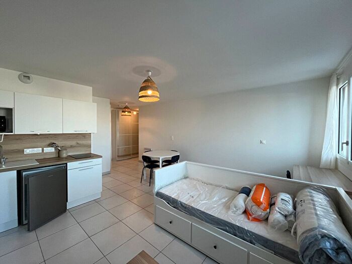 Appartement à louer - Centre Ville, Reims - 1 pièce