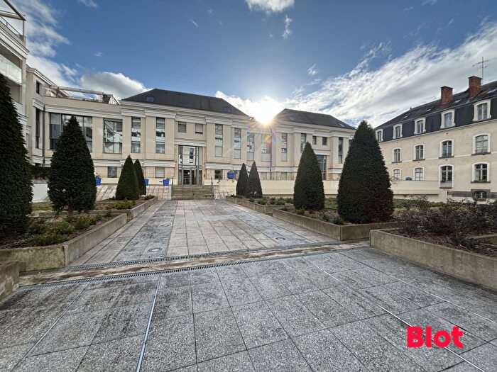 Appartement à louer - Quartiers Centre, Centre-ville - 4 pièces - 3 chambres