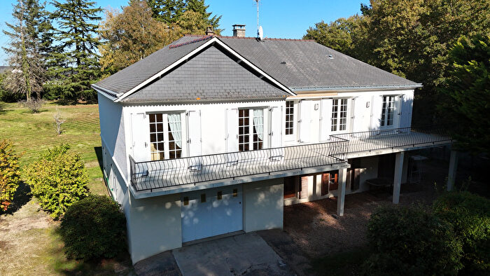 Maison à vendre - Noyant-la-Gravoyère - 9 pièces - 7 chambres