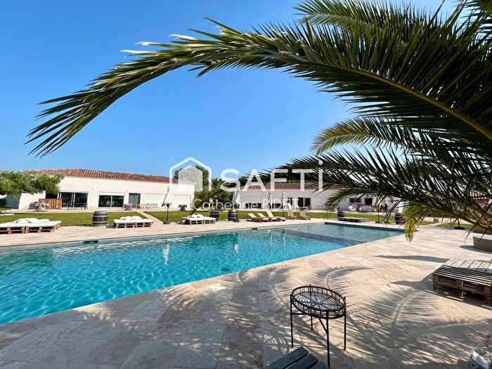 Maison à vendre - Aimargues - 9 pièces - 6 chambres