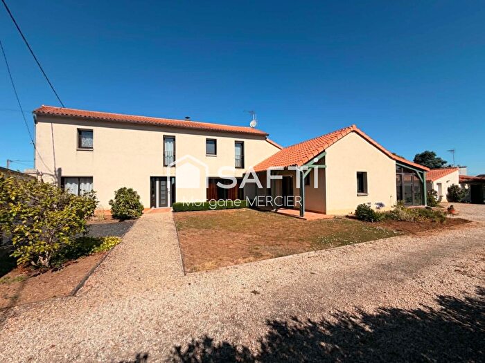 Maison 6 pièces à Thouars, à vendre