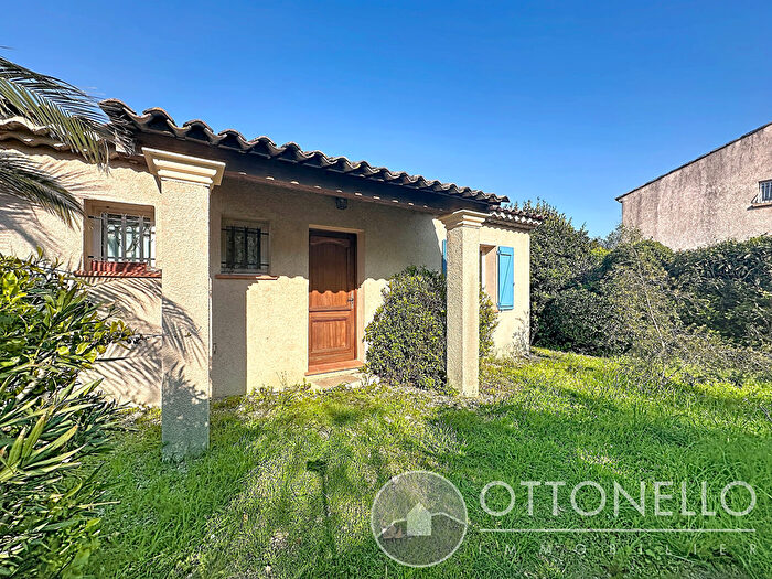 Maison à vendre - Roquebrune-sur-Argens, Village - 3 pièces - 2 chambres