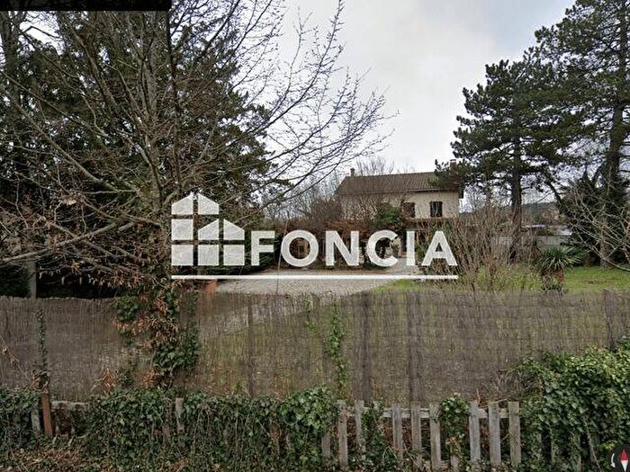 Maison à louer - Chamagnieu - 4 pièces - 3 chambres