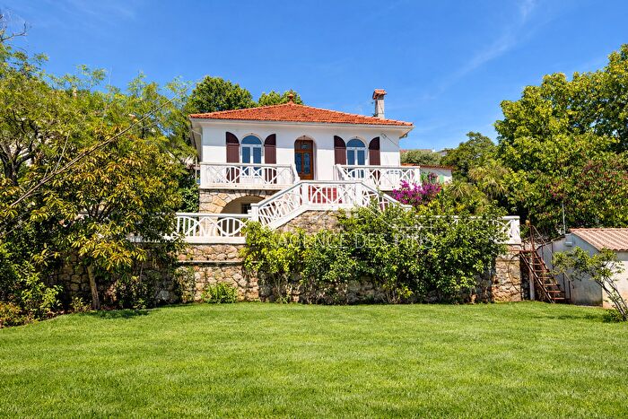 Grasse, Magagnosc, Saint-Mathieu : Maison 5 pièces à vendre