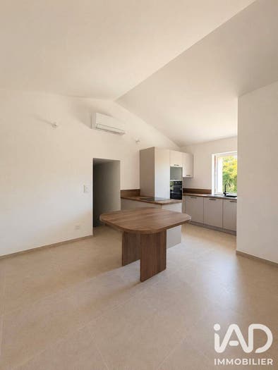 Sud Est Ouest, Pélissanne : Appartement 4 pièces à louer