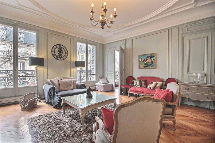 Appartement à louer - Saint Philippe du Roule, Paris ème - 3 pièces - 3 chambres