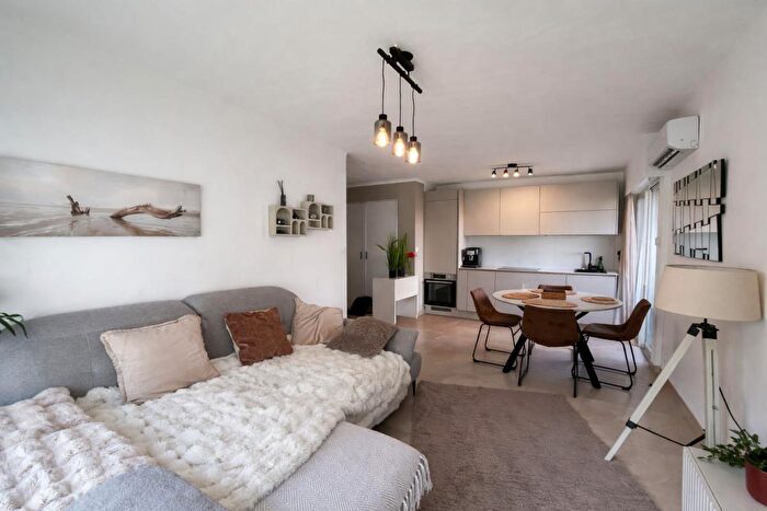 Appartement à vendre - Cannes, Pointe Croisette - 2 pièces - 1 chambre