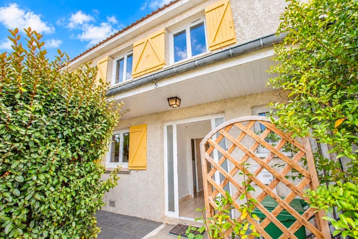 Maison 5 pièces à Le Mesnil-Saint-Denis, à vendre