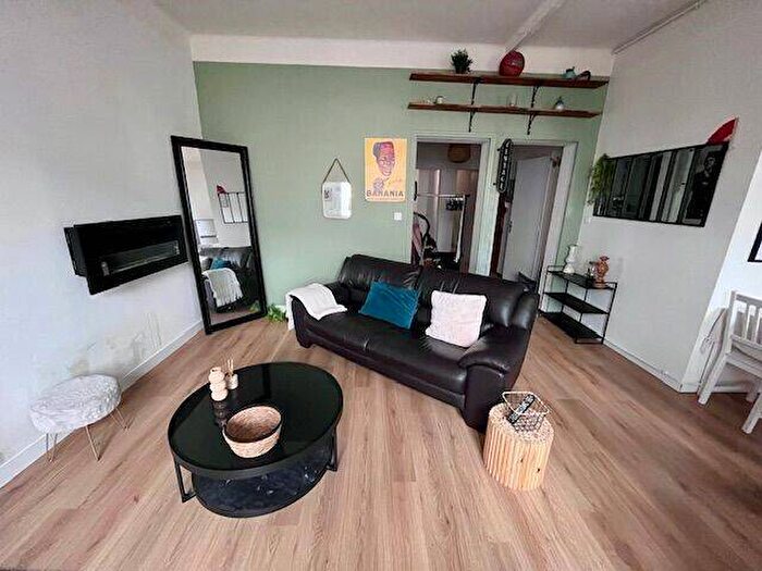 Appartement à louer - Nord, Caussade - 2 pièces - 1 chambre