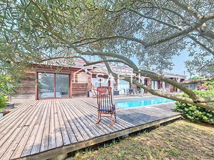 Maison à vendre - Roquemaure - 5 pièces - 4 chambres