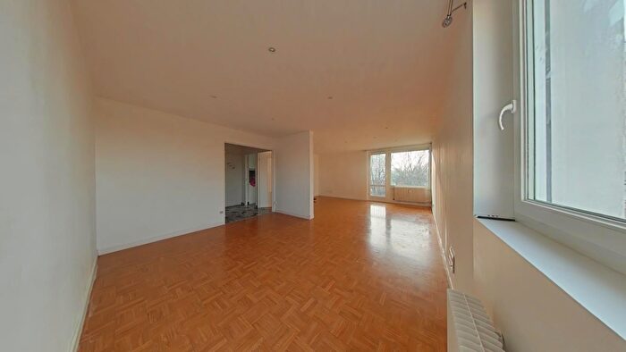 Appartement à louer - Saint-Étienne, La Métare, Le Portail Rouge, Fauriel, Villeboeuf - 4 pièces - 2 chambres