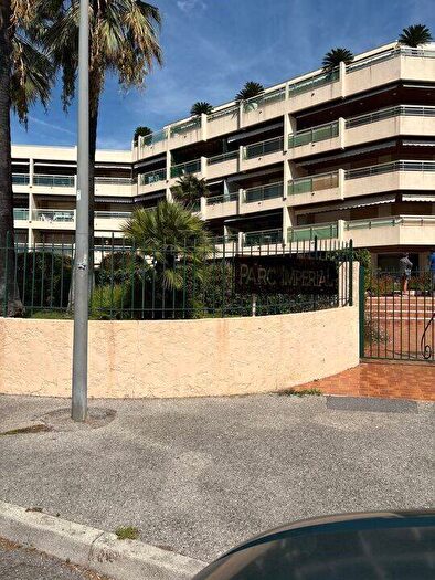 Appartement à louer - Brusquet-Retenaou-Devens, Vallauris - 1 pièce