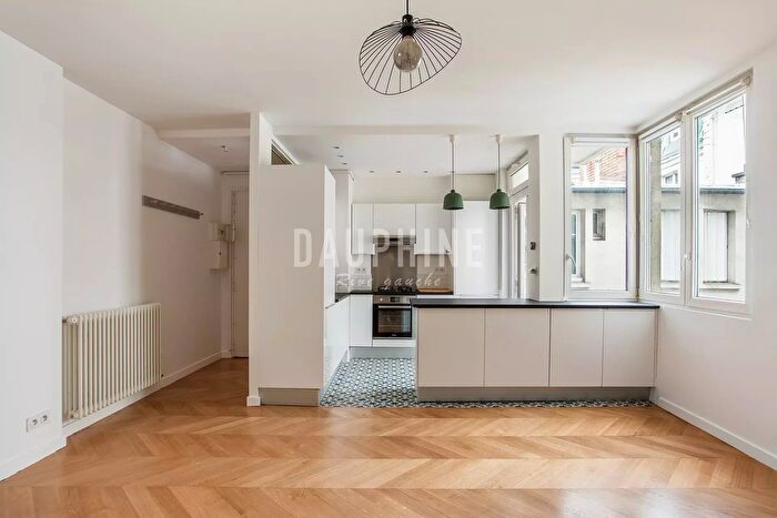 Appartement à louer - Paris e , Champ de Mars - 2 pièces - 1 chambre