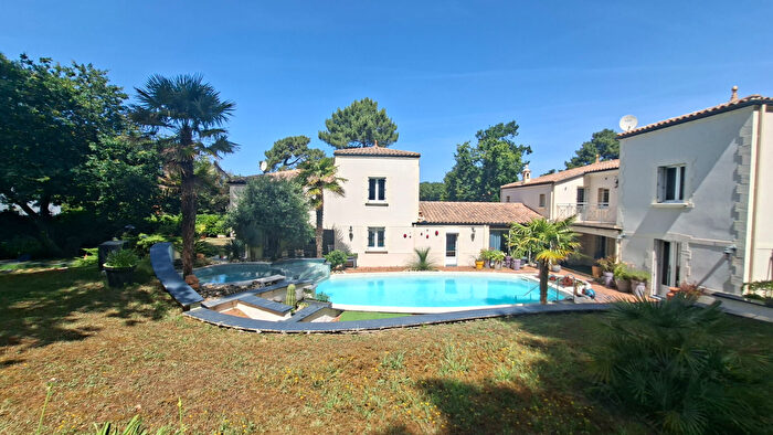 Maison 10 pièces à Les Mathes, à vendre