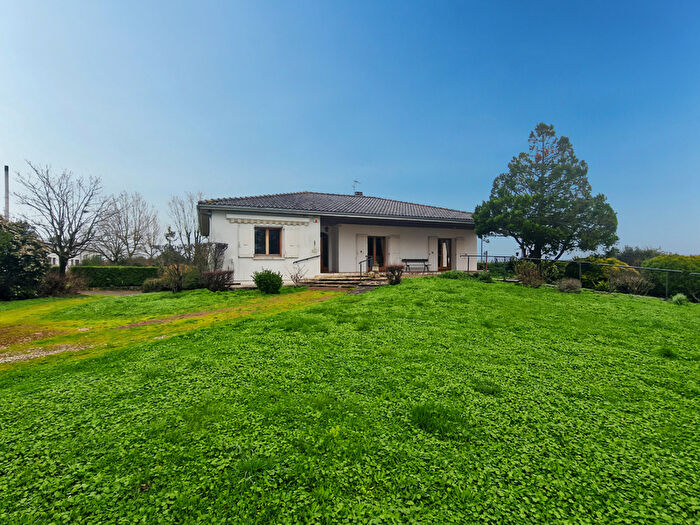 Maison à vendre - Tonnay-Boutonne - 10 pièces - 6 chambres