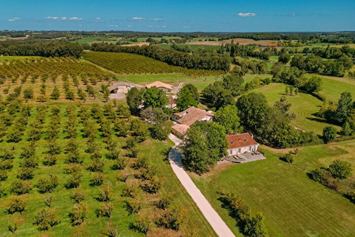Maison 14 pièces à vendre à Sainte-Sabine-Born