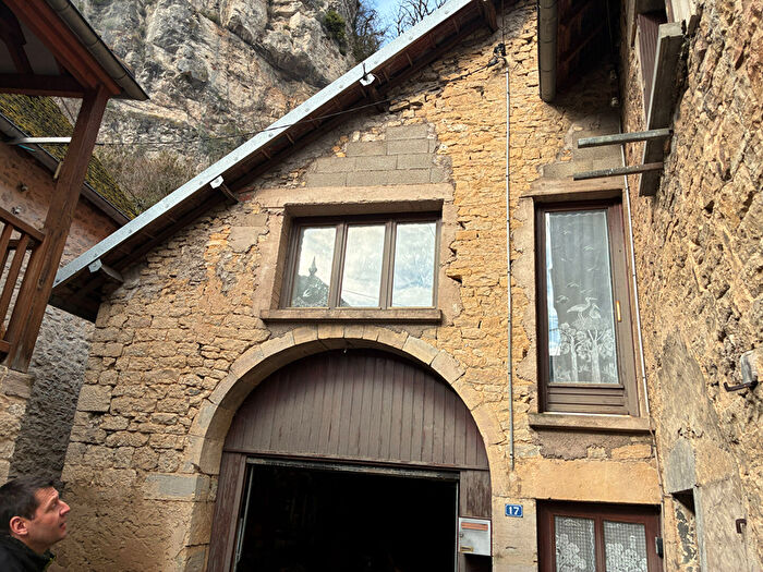 Avanne-Aveney : Maison 7 pièces à vendre