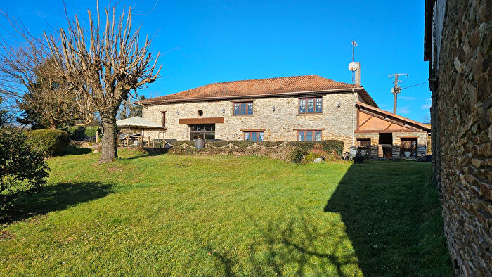 Maison à vendre - Saint-Yrieix-la-Perche - 6 pièces - 2 chambres