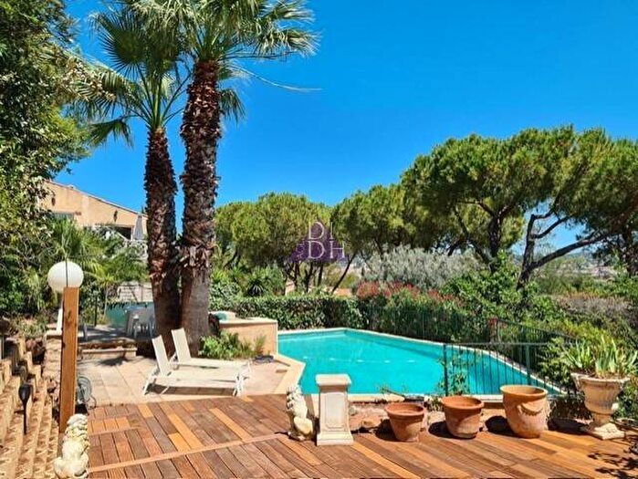 Maison à louer - Hyères - 5 pièces - 3 chambres