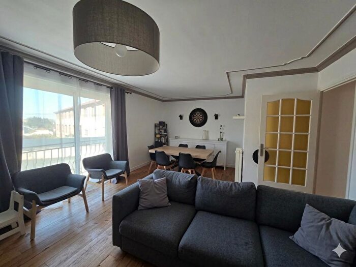 Maison à louer - Chazelles-sur-Lyon - 4 pièces - 3 chambres