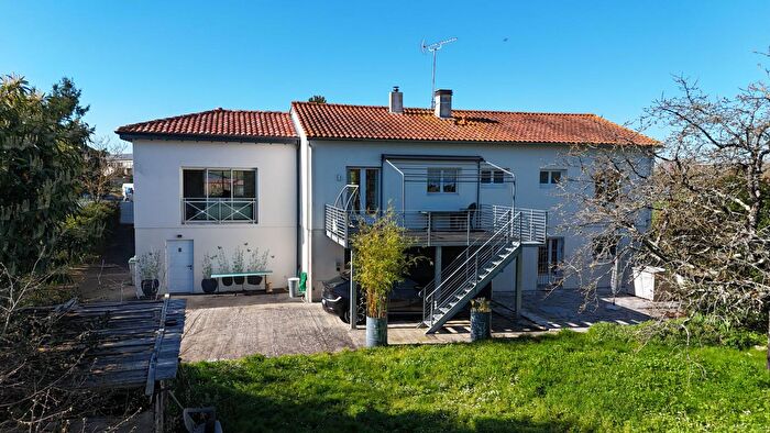 Maison à vendre - Saint-Germain-de-Marencennes - 9 pièces - 4 chambres